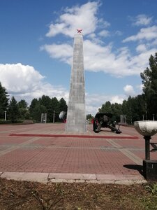 Воинам Анжеро-Судженска, павшим в Великой Отечественной войне 1941-1945 гг (Kemerovo — Kuzbass Region, Anzhero-Sudzhensk, park Pobedy), anıt, heykel  Anjero‑Sudjensk'ten