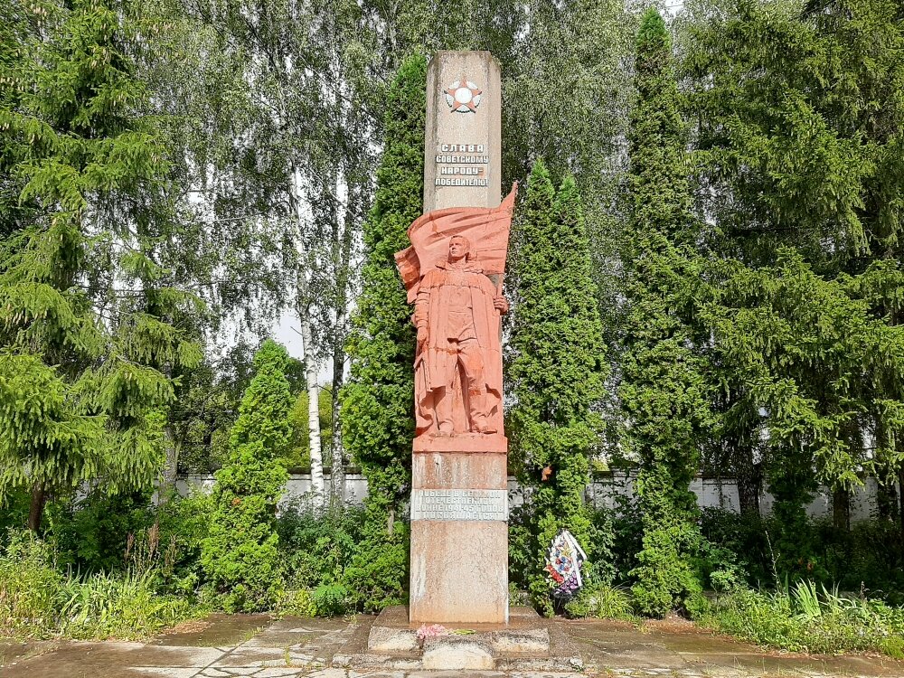 Anıt, heykel Советским солдатам, Korablino, foto