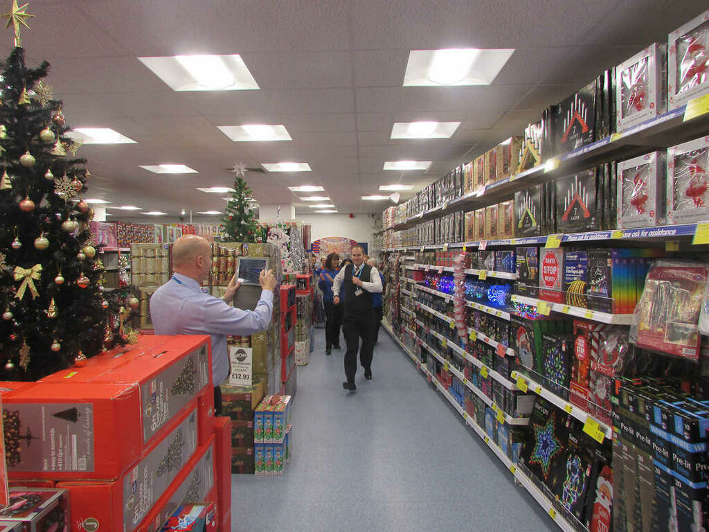 i̇ndirim ve fırsat sistemleri B&m Store, İngiltere, foto