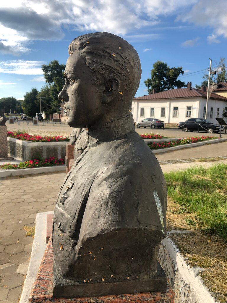 Anıt, heykel Бюст Героя Советского Союза Шабалину Борису Сергеевичу, Alabuğa, foto