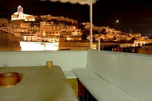 Apartamentos Mariano (Calle de la Universitat d'Eivissa No:2, Ibiza), otel  İbiza'dan