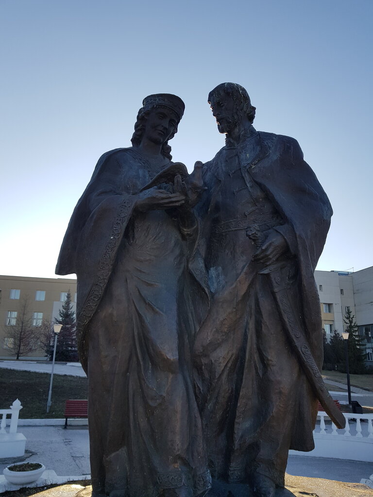Anıt, heykel Пётр и Феврония Муромские, Ulyanovsk, foto