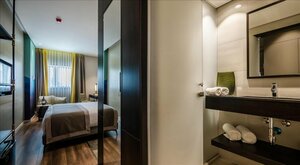 Golden Crown Hotel (Shimshit, Inbar), otel  Nasıra'dan
