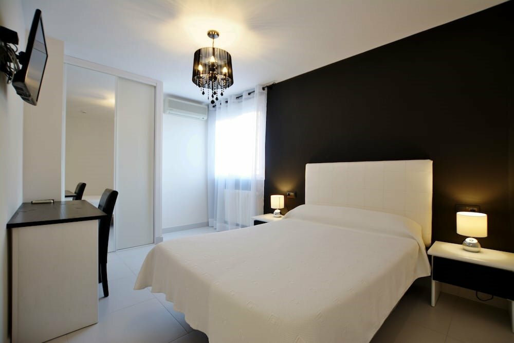 Otel Hostal Mont Royal, Valensiya, foto