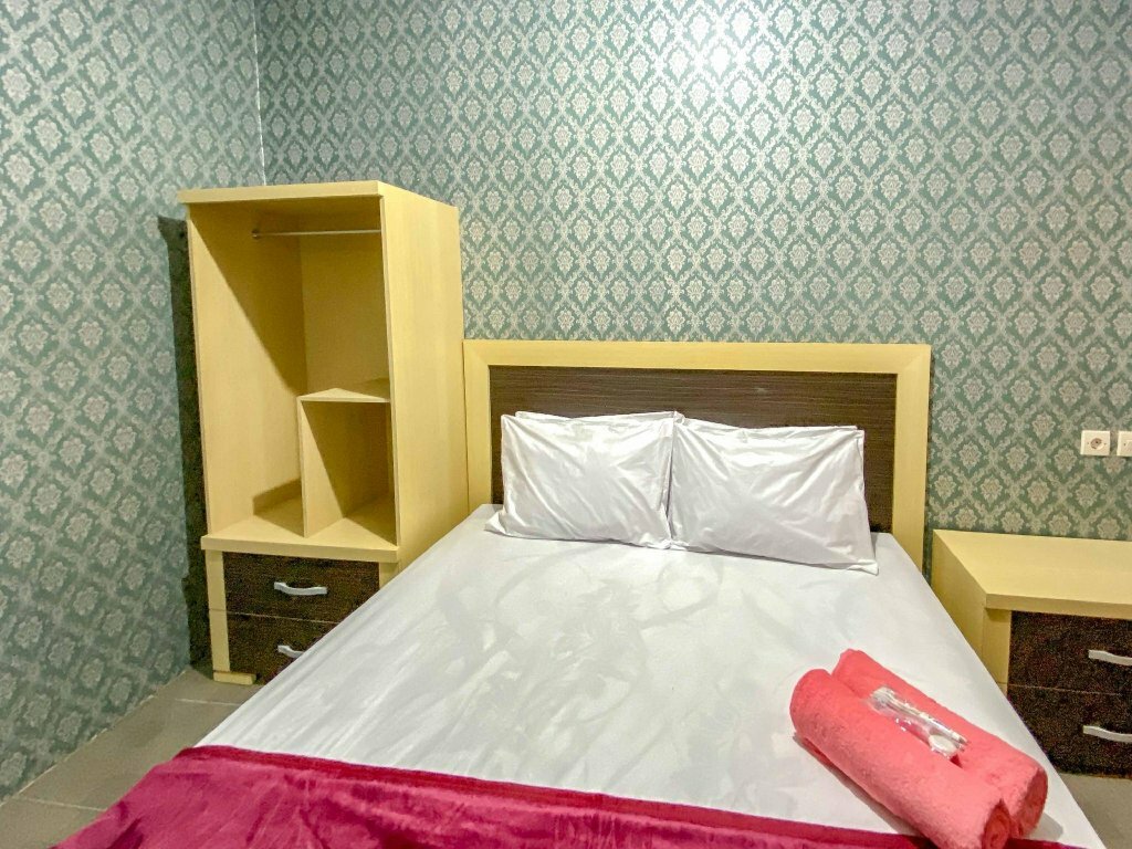 Otel Tini's Guest House Malang RedPartner, Malang, foto