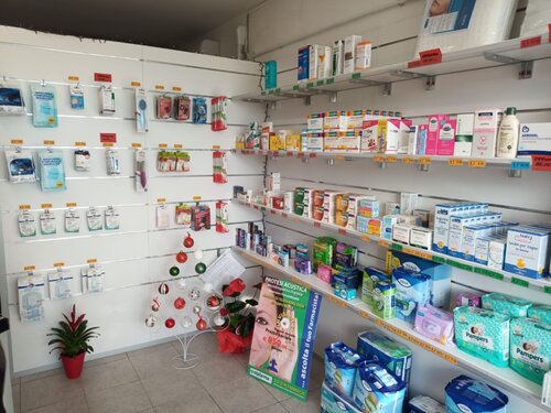 Eczaneler Farmacia San Giorgio di Basini F. e Arboscello R., Ligurya, foto