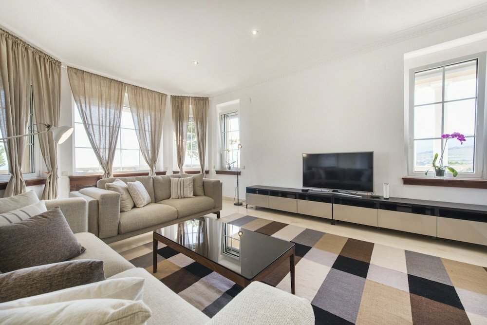 Otel Olala Sea&City View Villa, Katalonya, foto