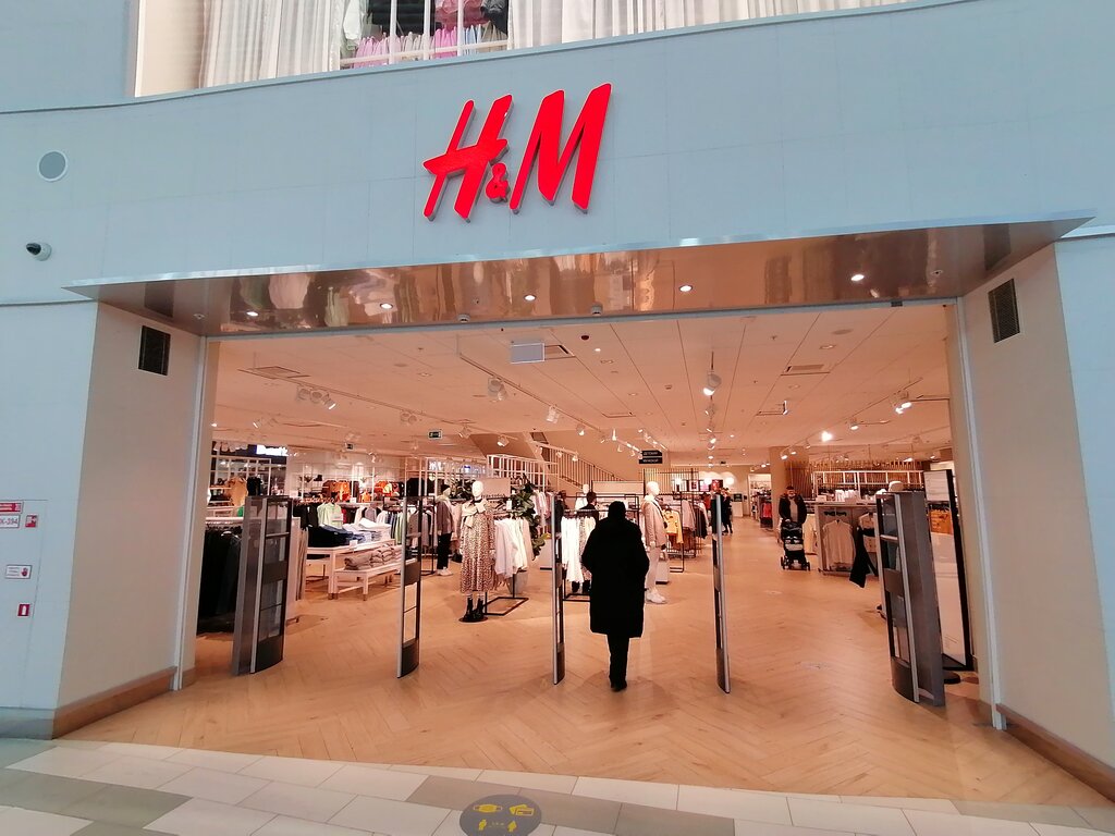 Giyim mağazası H&M, Omsk, foto