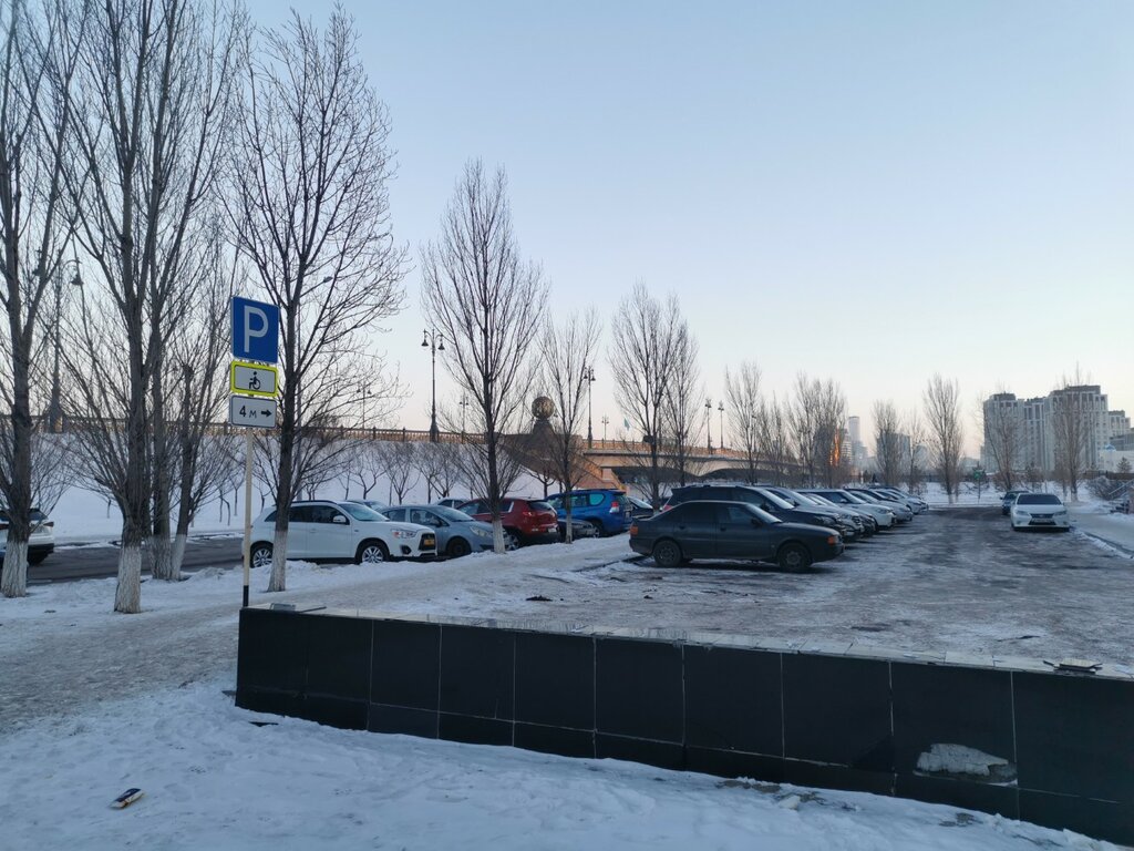 Otoparklar Parking lot, Astana, foto