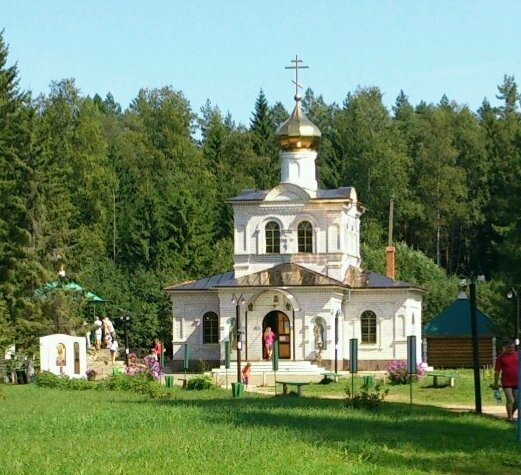 Pınar, çay Okovetskiy holy spring, Tverskaya oblastı, foto