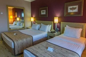 Mercure Hotel (Turkish Republic of Northern Cyprus, Kyrenia, Karaoğlanoğlu Cad.), otel  Dünya'dan