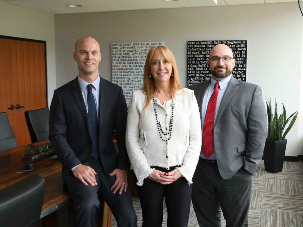 Avukatlar Needle Cuda: Divorce and Family Law, Connecticut Eyaleti, foto