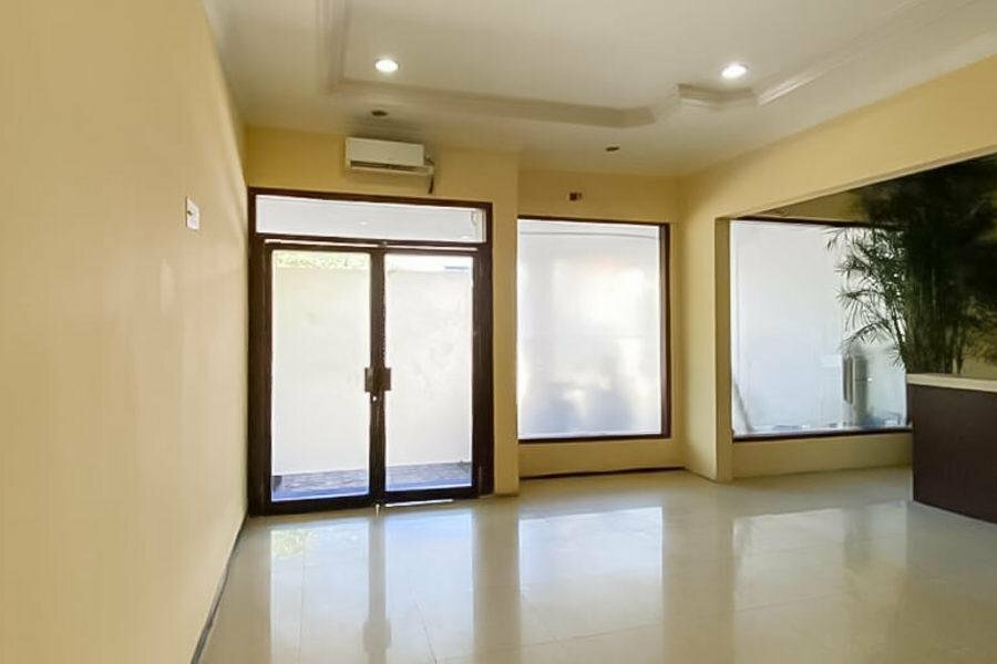 Otel RedDoorz near Bukit Darmo Golf, Surabaya, foto