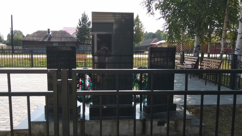 Anıt, heykel Воинам-землякам, погибшим на фронтах Великой Отечественной войны, Tomskaya oblastı, foto