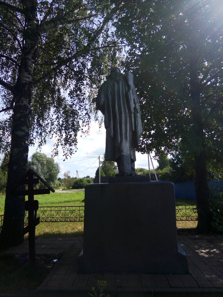 Anıt, heykel Братская могила, Kalujskaya oblastı, foto