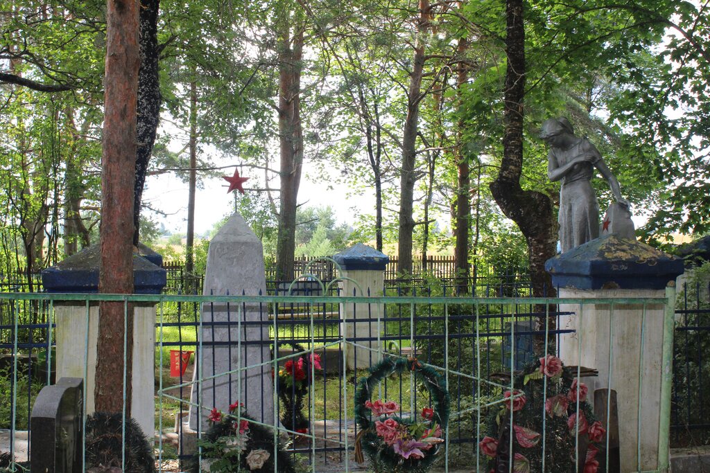 Anıt, heykel Братская могила, Tverskaya oblastı, foto