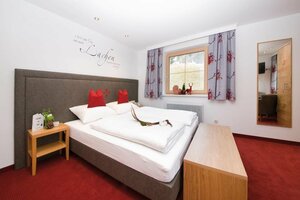 Hotel Garni Rauch (Dorfstrasse 87,6580 St.Anton am Arlberg,), otel  Sankt Anton am Arlberg'den