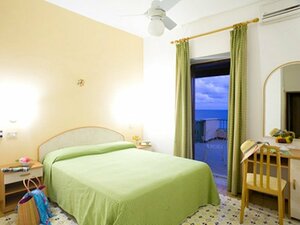 Hotel Villa Franz (Campania, Province of Naples, Via Fondolillo, 3), otel  Campania'dan