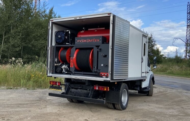 Özel üretim araç ve ekipmanları Ruskomtech, Moskova, foto