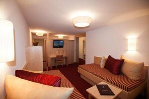 Albona (Tyrol, Landeck, Ischgl, 100), otel  Ischgl'den