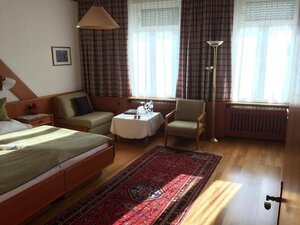 Seehotel Schwan (Rathausplatz No:8, Gmunden), otel  Gmunden'den