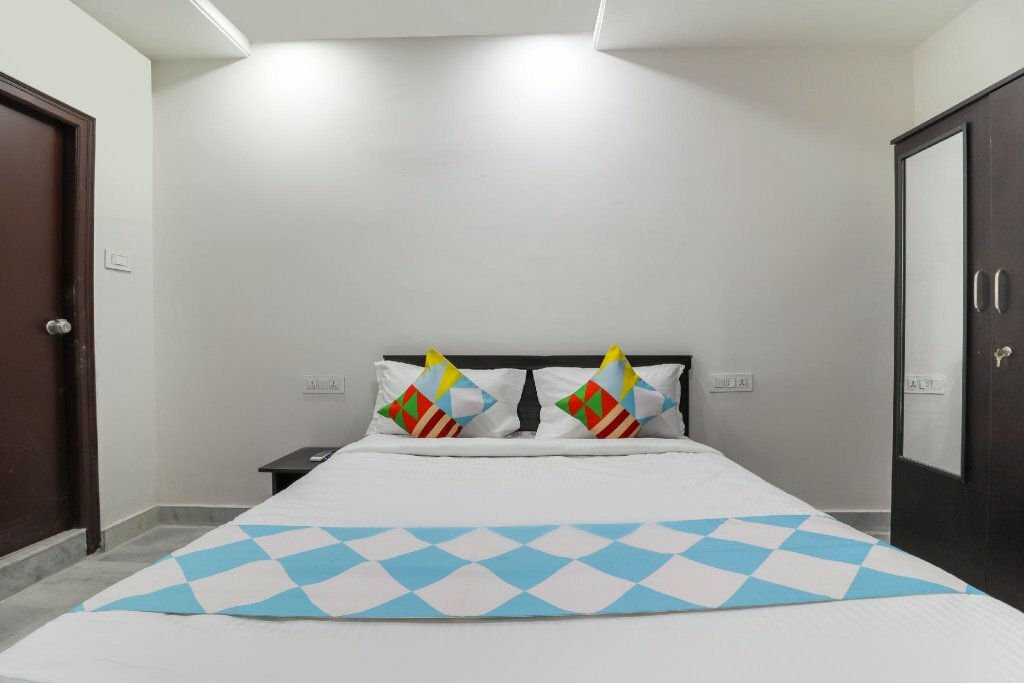 Otel Oyo Flagship 75583 Thatipally Mansion, Haydarabat, foto