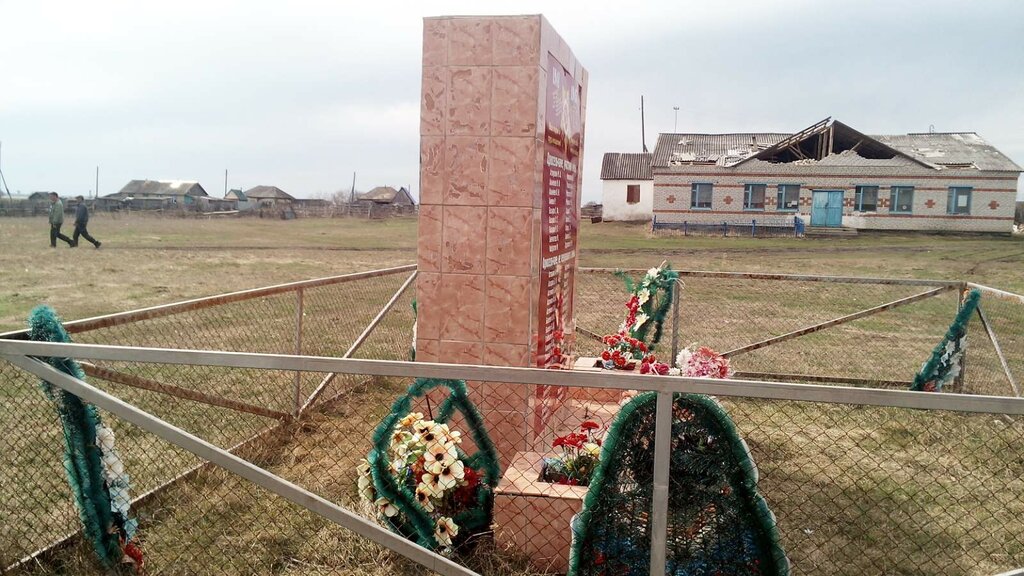 Anıt, heykel Обелиск воинам, павшим в годы Великой Отечественной войны, Kurganskaya oblastı, foto