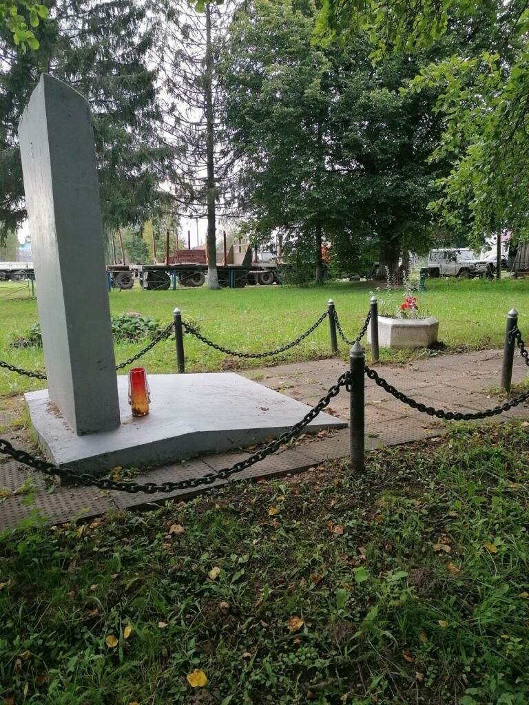 Anıt, heykel Обелиск на месте гибели комсомолки-партизанки А.И. Новиковой, Smolenskaya oblastı, foto