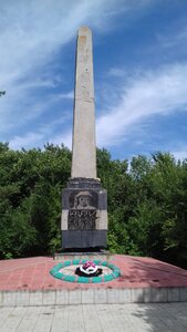 Братская могила советских воинов, погибших в период Сталинградской битвы (Volgograd Region, Novoanninskiy rayon, Trostyanskoye selskoye poseleniye, posyolok Trostyanskiy), anıt, heykel  Volgogradskaya oblastından