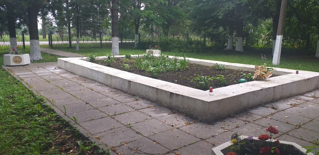Anıt, heykel Братская могила советских воинов и мирных жителей, Saint‑Petersburg ve Leningradskaya oblastı, foto