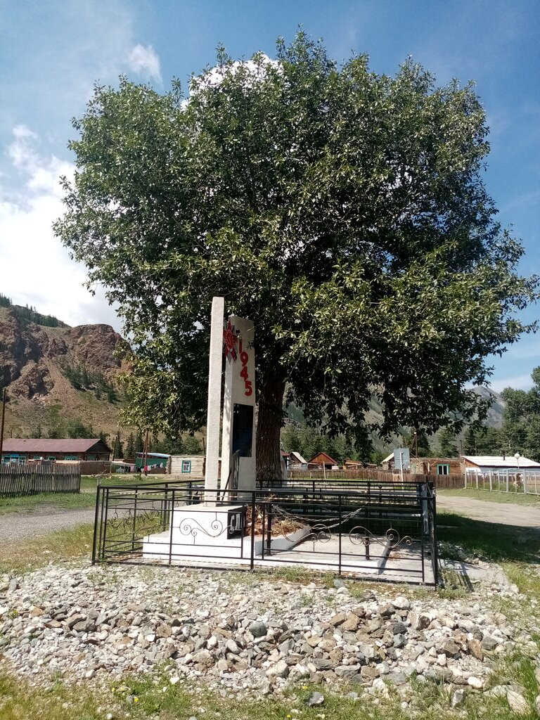 Anıt, heykel Обелиск односельчанам, павшим в Великой Отечественной войне, Altay Cumhuriyeti, foto