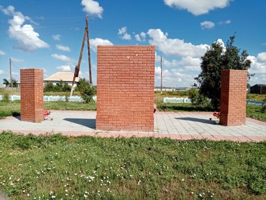 Anıt, heykel Мемориал воинам-землякам, погибшим в годы Великой Отечественной войны, Novosibirskaya oblastı, foto
