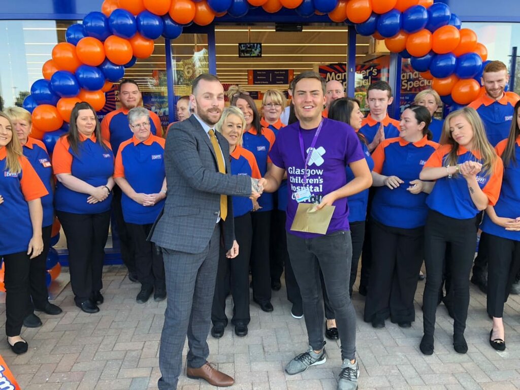 i̇ndirim ve fırsat sistemleri B&m Store, Glasgow, foto