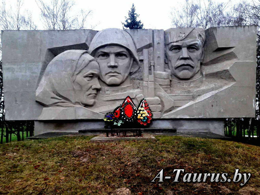 Anıt, heykel Памятник землякам, Minskaya oblastı, foto