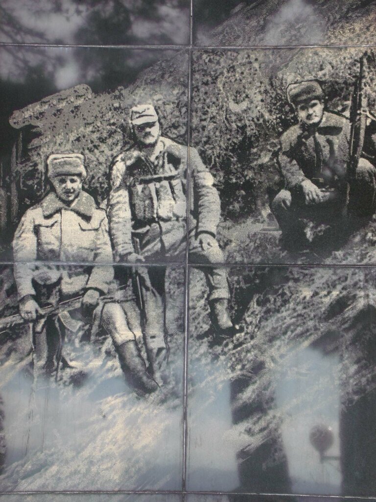 Anıt, heykel Героям необъявленных войн, Gelencik, foto