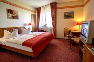Hotel Am Badepark (Am Badepark No:5, Bad Zwischenahn), otel  Bad Zwischenahn'dan