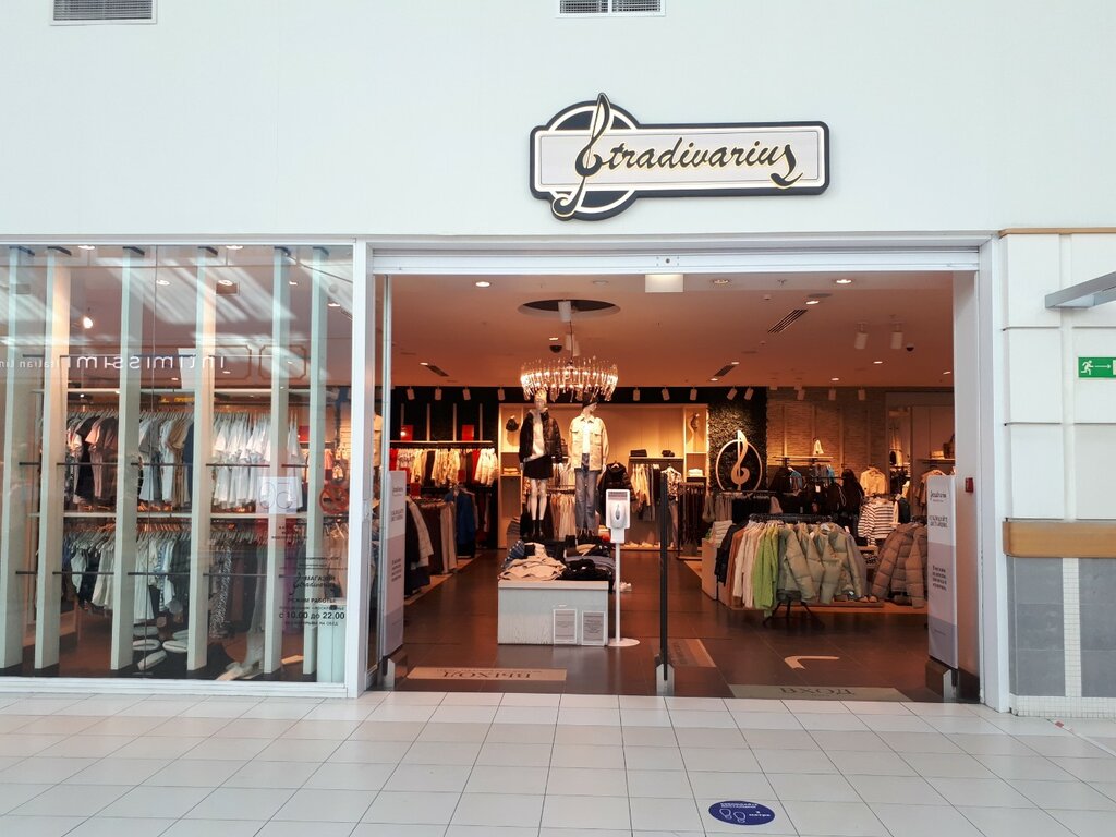 Giyim mağazası Stradivarius, Tolyatti (Togliatti), foto