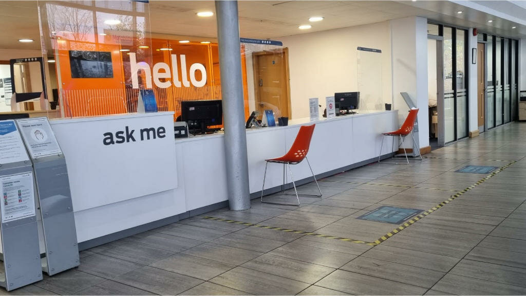 Otomobil parçaları imalatı Ford Service Centre Bury, İngiltere, foto