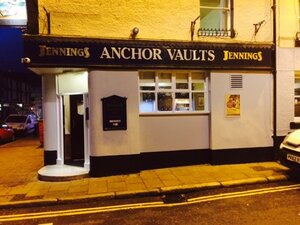 Anchor Vaults (Whitehaven, Market Place), bar  Whitehaven'dan