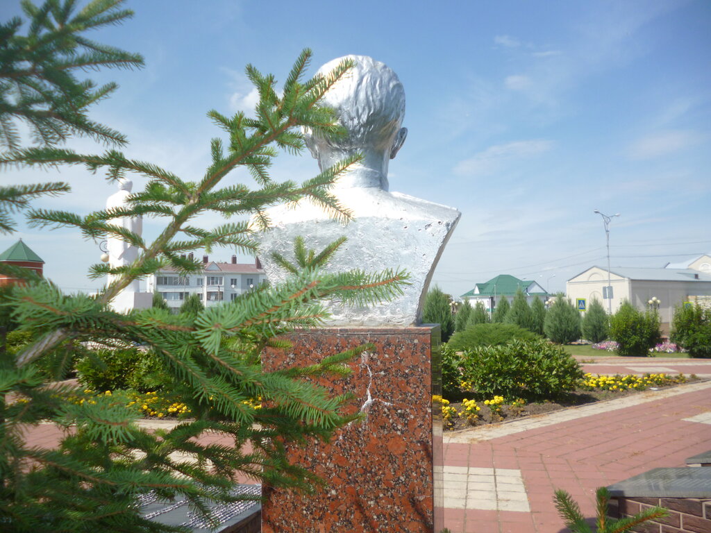 Anıt, heykel Бюст Героя Советского Союза И.Г. Вдовыдченко, Belgorodskaya oblastı, foto