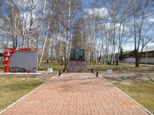 Погибшим воинам (Nizhniy Novgorod Region, gorodskoy okrug Bor, posyolok Neklyudovo, ulitsa Chapayeva), anıt, heykel  Bor'dan