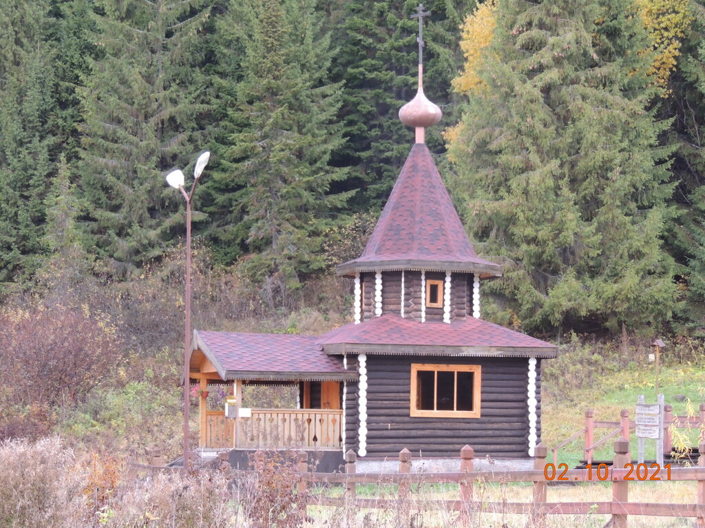 Şapel, haç anıtı Часовня Петра и Февронии Муромских, Udmurtiya, foto