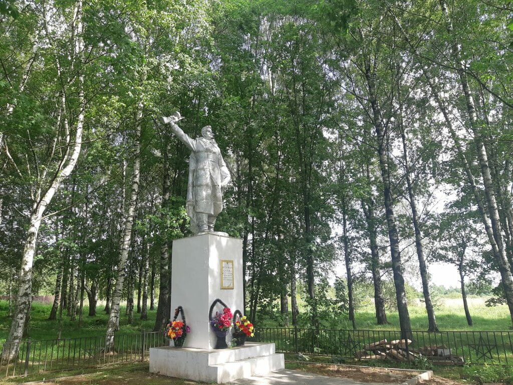Anıt, heykel Воинам-землякам, погибшим на фронтах Великой Отечественной войны, Yaroslavskaya oblastı, foto