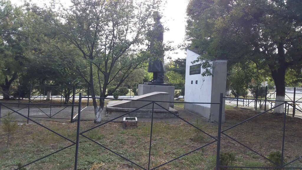 Anıt levhası, anıt taş Воинам-односельчанам, павшим в годы Великой Отечественной войны, Kırım Cumhuriyeti, foto