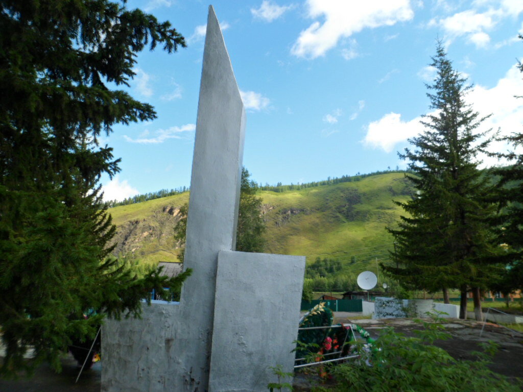 Anıt, heykel Воинам-землякам, погибшим на фронтах Великой Отечественной войны, İrkutskaya oblastı, foto