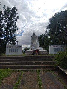 Павшим воинам Великой Отечественной войны 1941-1945 гг. (Kostroma Region, Krasnoselskiy rayon, Chapayevskoye selskoye poseleniye, derevnya Chentsy), anıt, heykel  Kostromskaya oblastından