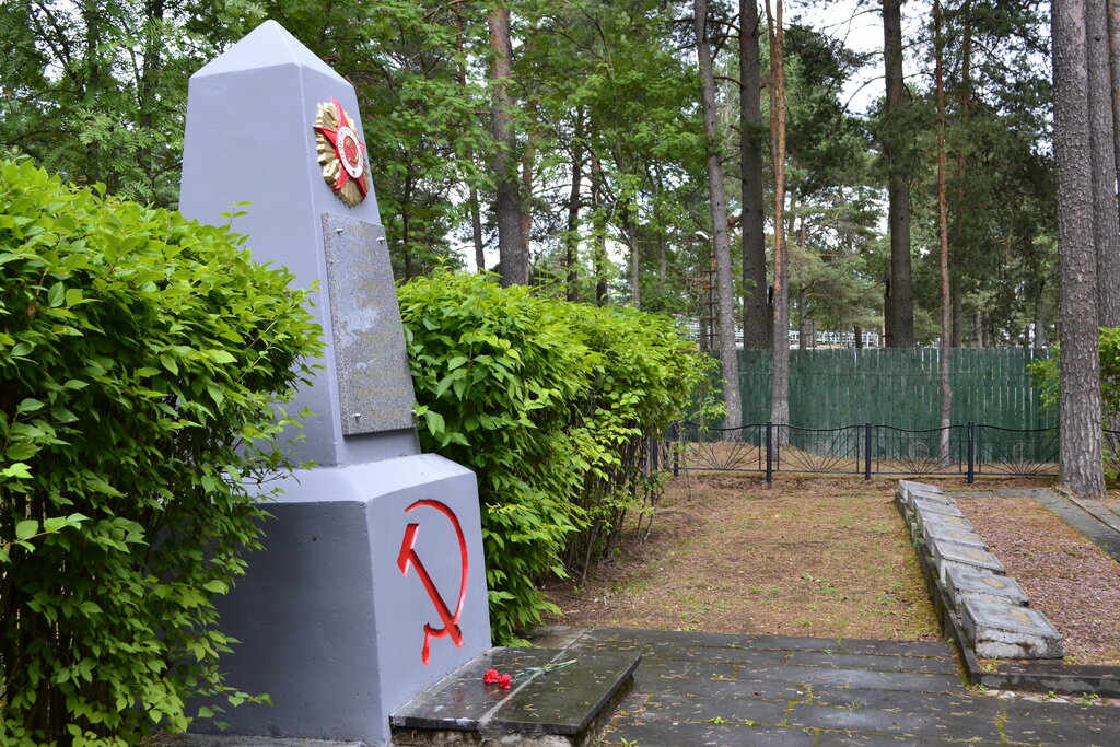 Anıt, heykel Братское кладбище воинов, погибших при освобождении Пскова в 1944 году, Pskov, foto