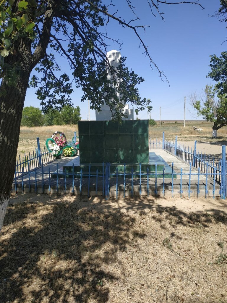 Anıt, heykel Братская могила советских воинов, Volgogradskaya oblastı, foto