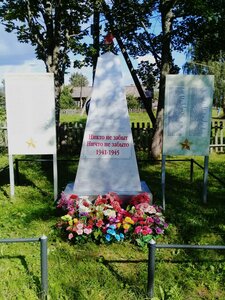 Воинам-землякам, погибшим на фронтах Великой Отечественной войны (Kostroma Region, Susaninskiy rayon, Buyakovskoye selskoye poseleniye, derevnya Grigorovo, Oktyabrskaya ulitsa), anıt, heykel  Kostromskaya oblastından