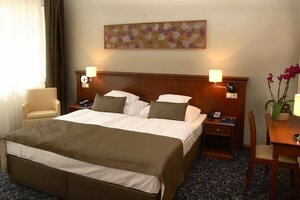 Hunguest Saliris (Pest vármegye, Forrás utca, 6), otel  Dünya'dan